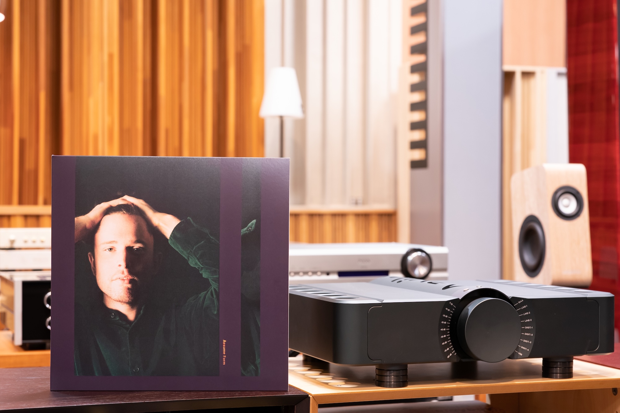 Assume Form | Dynamicaudio 5555 3F